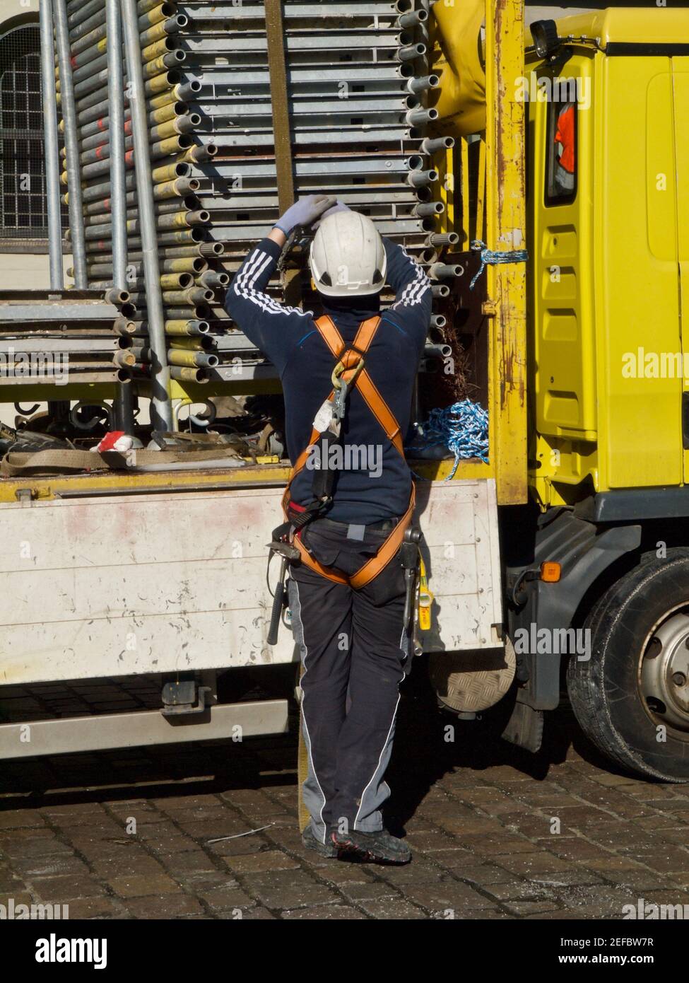 Scaffolder scaffolders hi-res stock photography and images - Alamy
