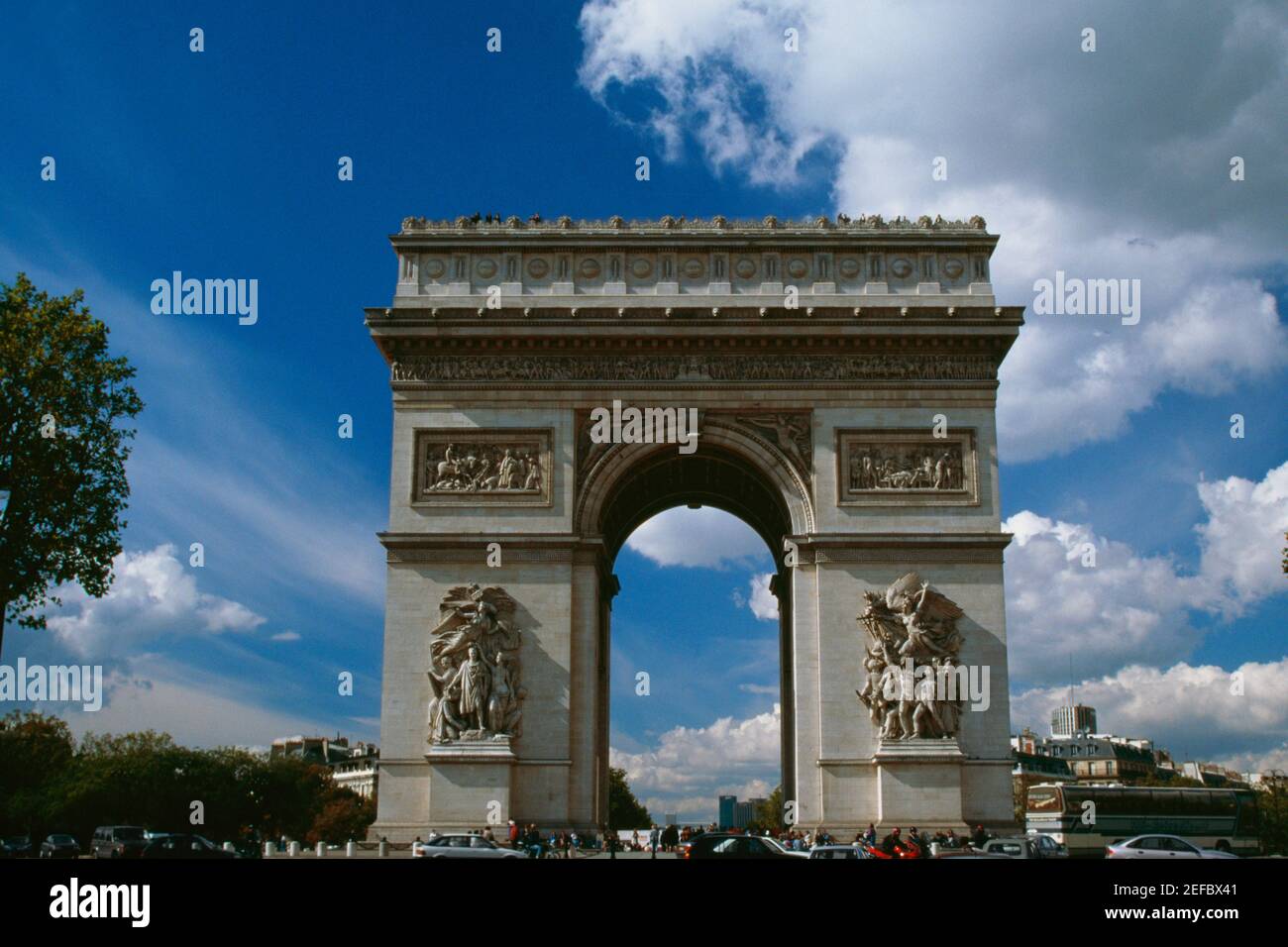 Paris front de mode hi-res stock photography and images - Alamy