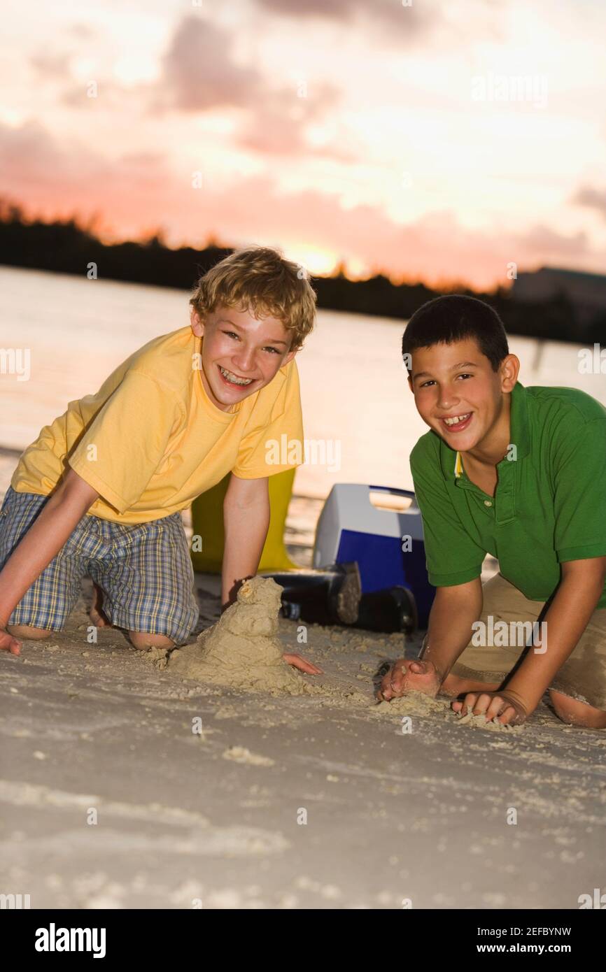 Children making sand castle hi-res stock photography and images - Alamy