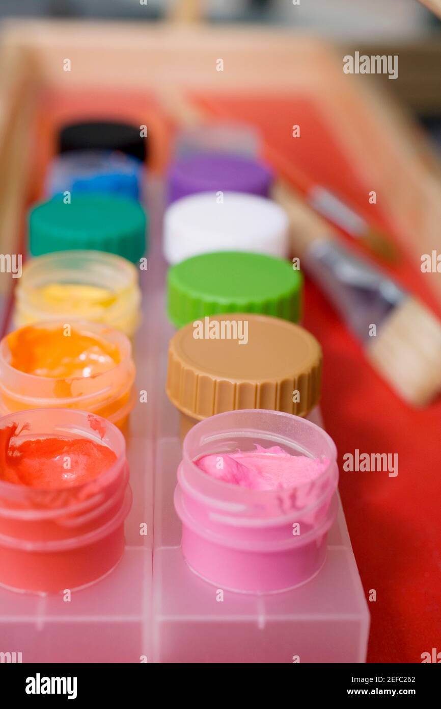 Watercolor tray of paints hi-res stock photography and images - Alamy