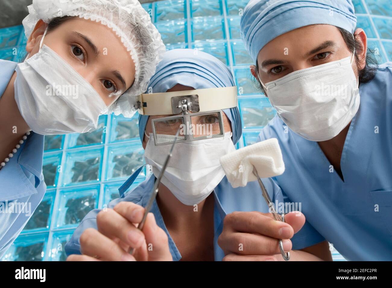 Male surgeons hi-res stock photography and images - Alamy