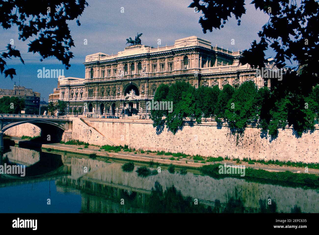 Building waterfront italy hi-res stock photography and images - Alamy