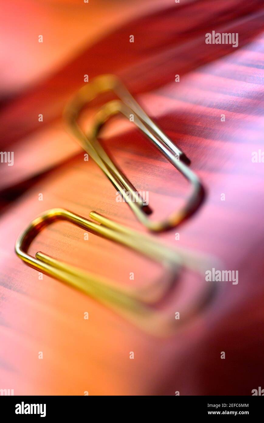 Close up of two paper clips hi-res stock photography and images - Alamy