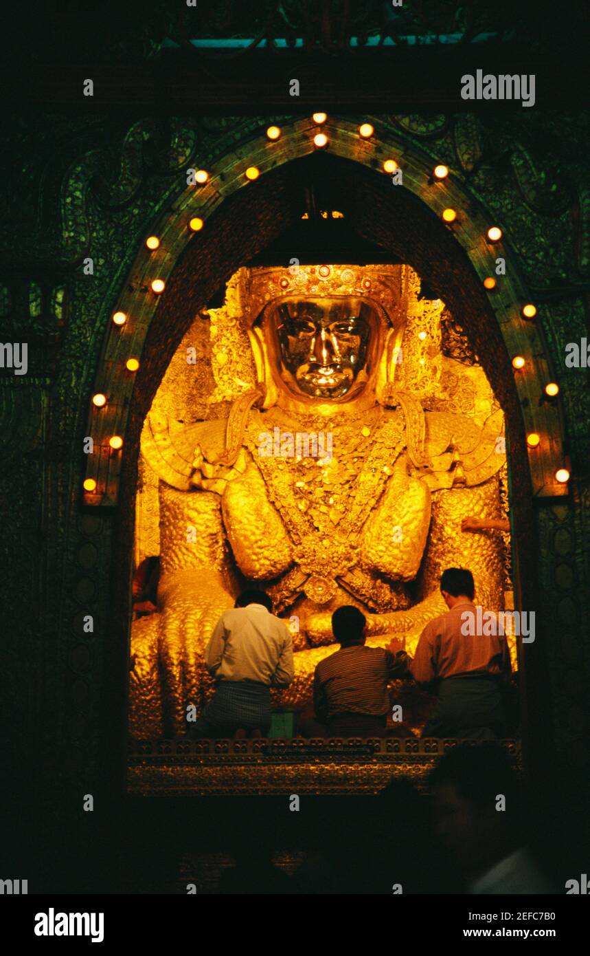 Three men praying hi-res stock photography and images - Alamy