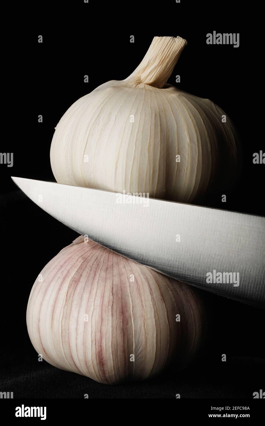Cutting garlic hi-res stock photography and images - Alamy