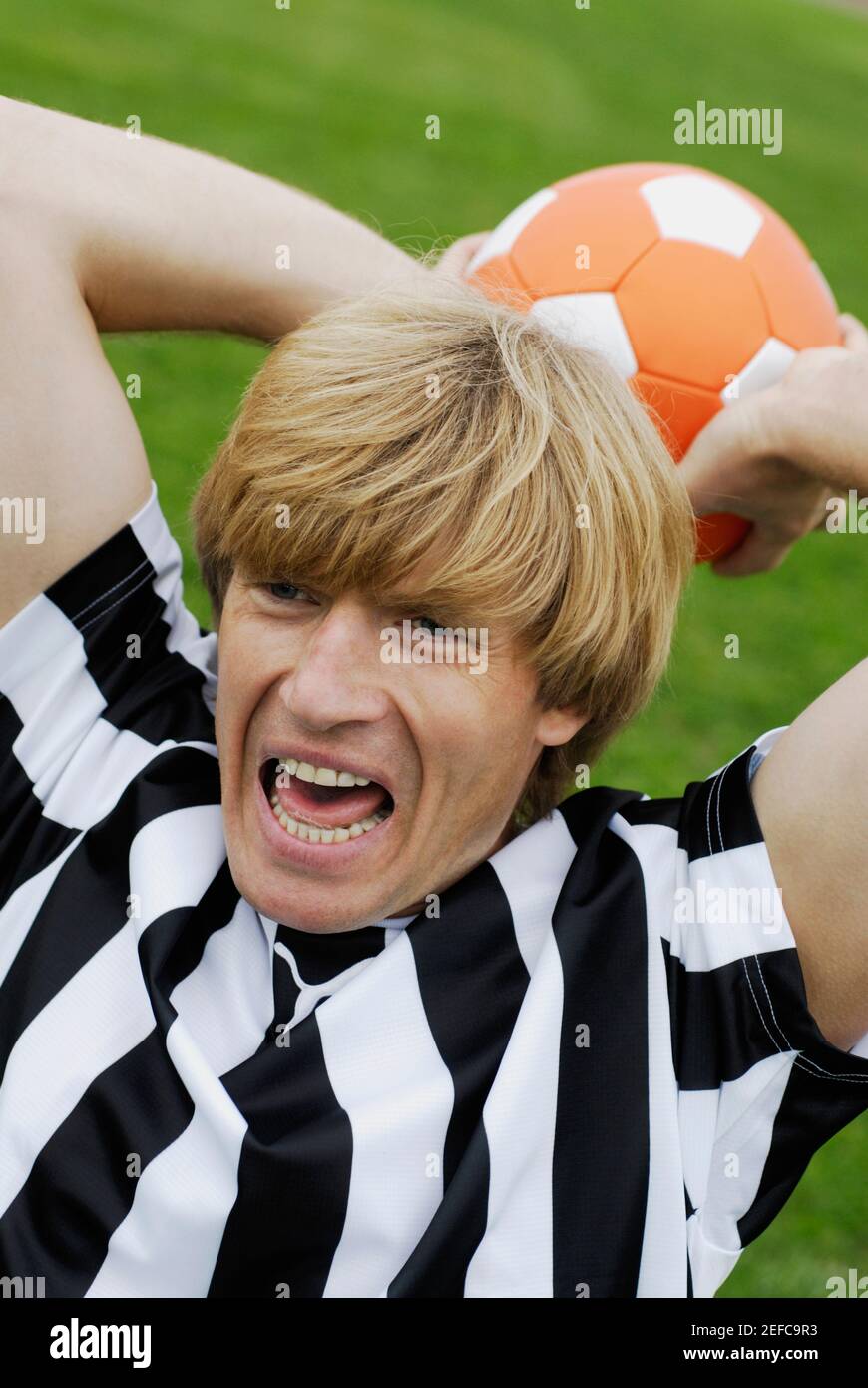 Adult football player throwing ball hi-res stock photography and images ...