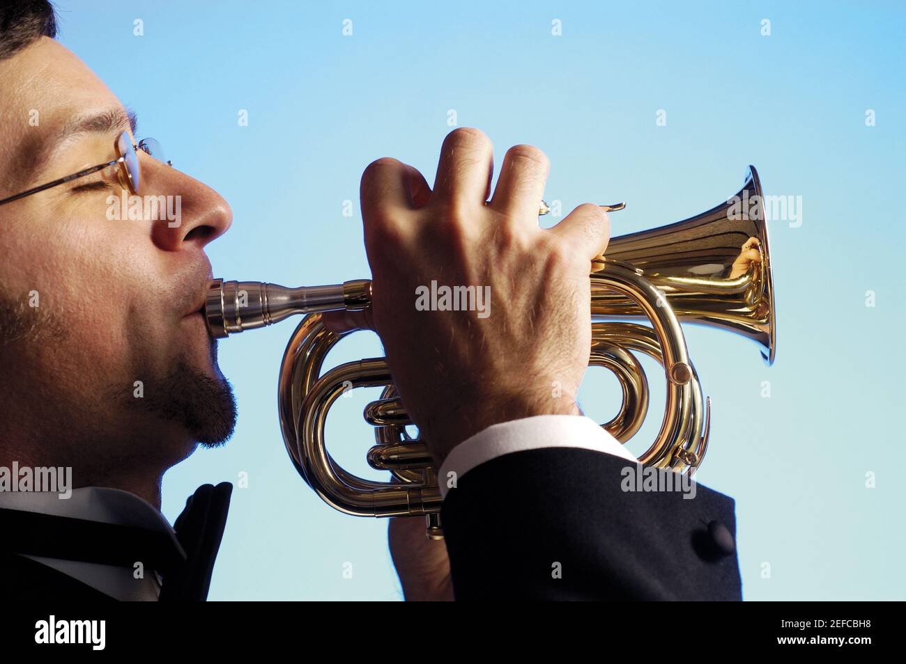 Man playing trumpet close up side hi-res stock photography and images ...