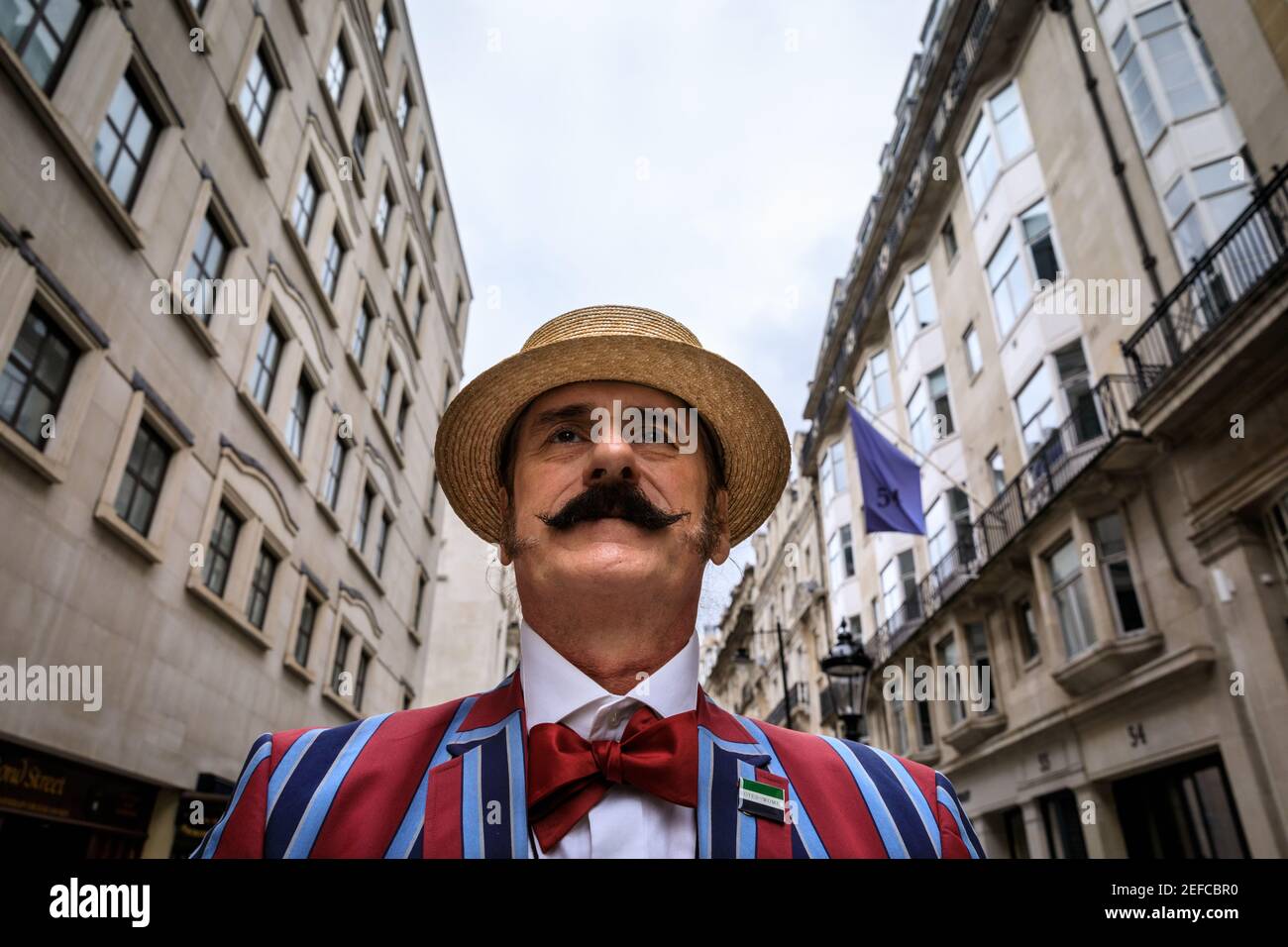 Chapeuse hi-res stock photography and images - Alamy