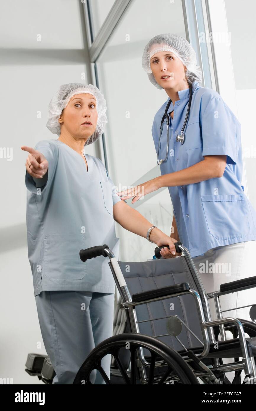 Medical personnel talking, standing hi-res stock photography and images ...