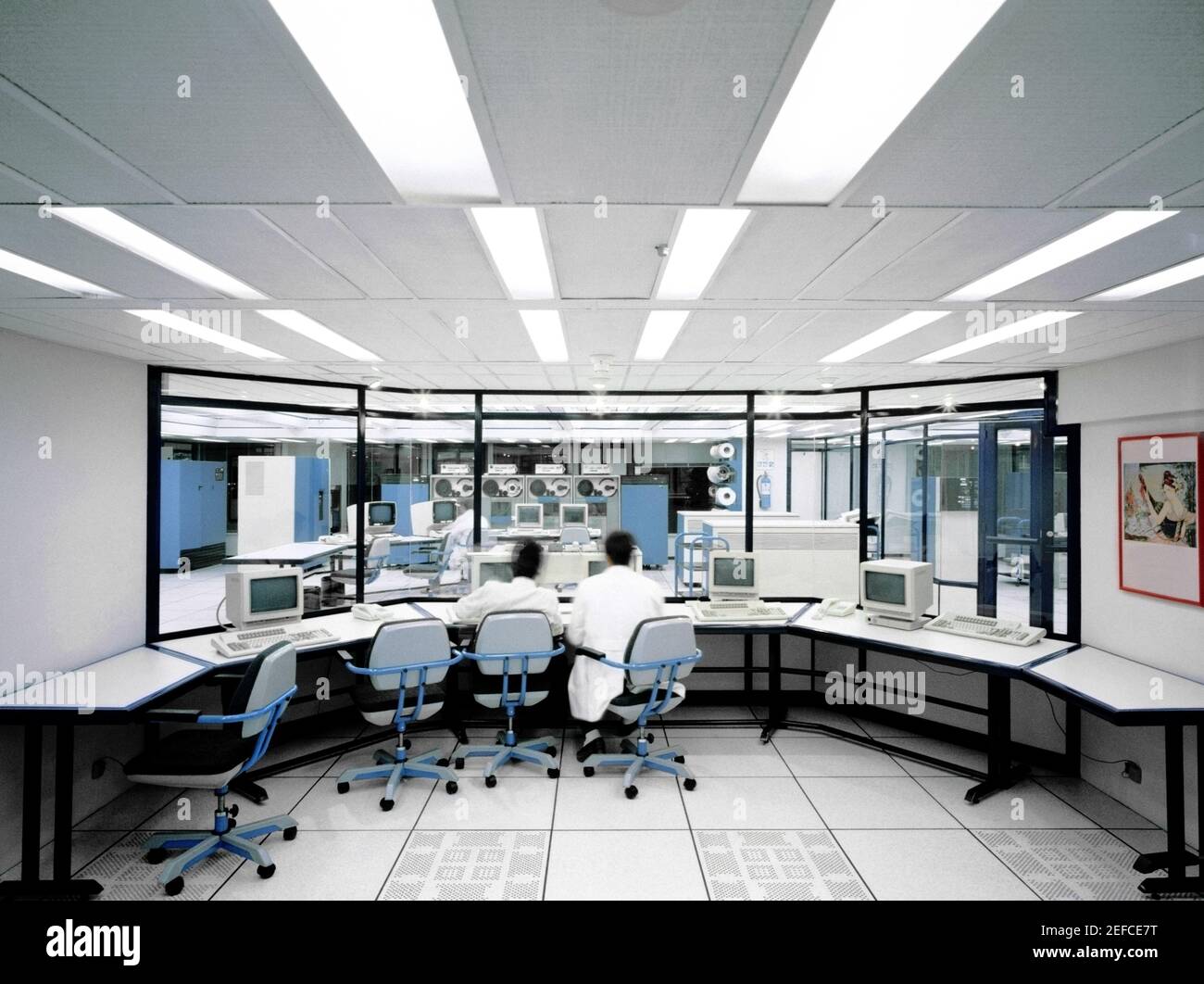 People working with computers hi-res stock photography and images - Alamy