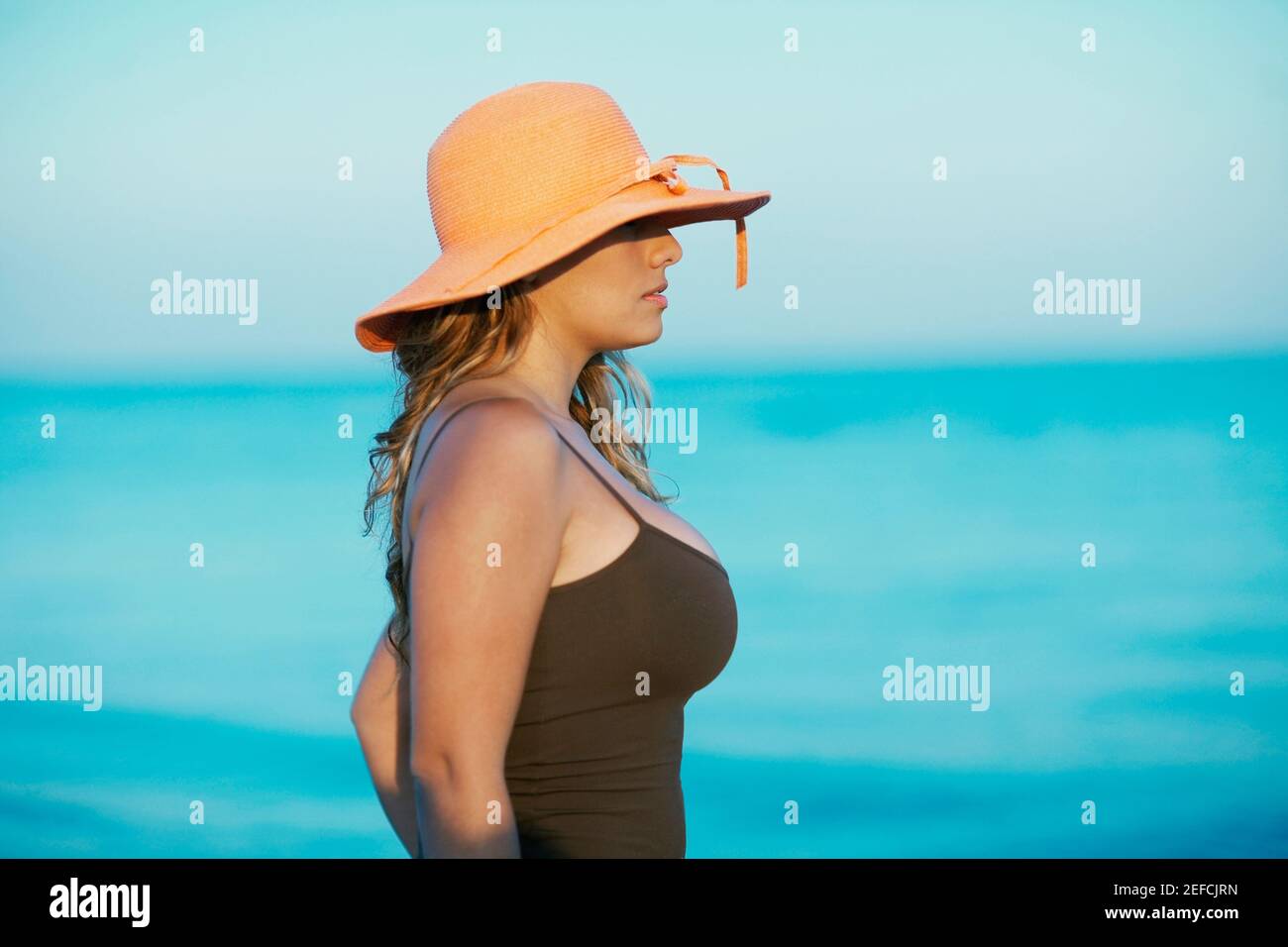 Side profile of a young woman wearing a hat Stock Photo - Alamy
