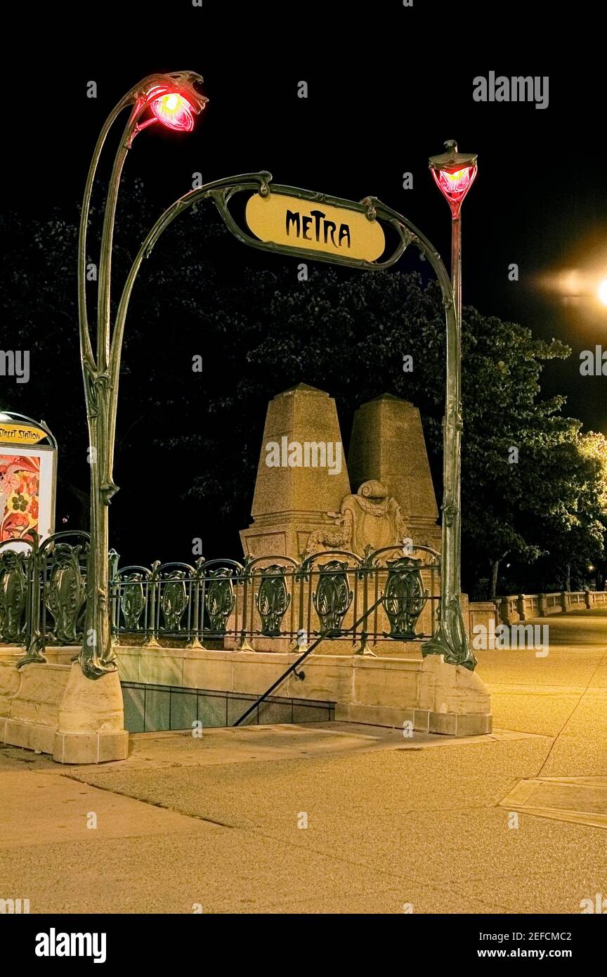 Chicago metra sign illinois usa hi-res stock photography and images - Alamy