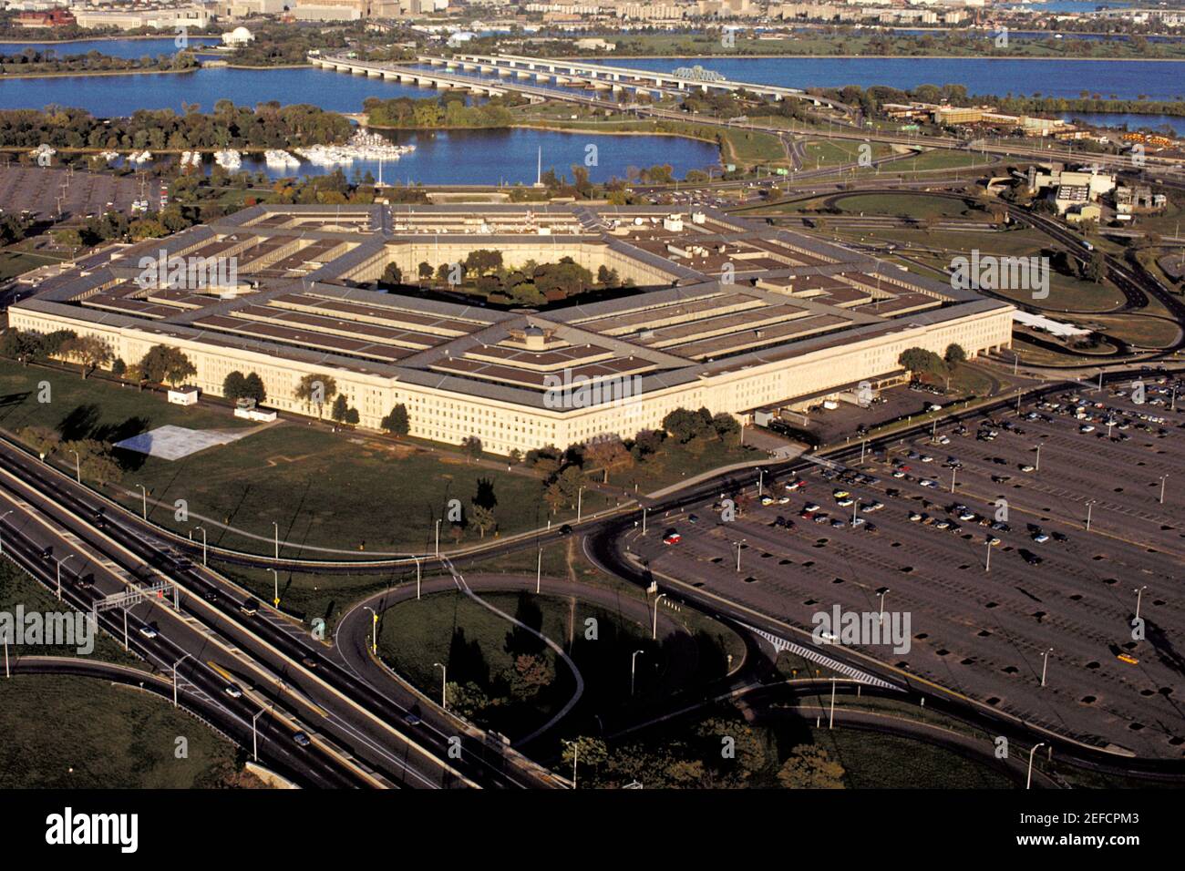 The pentagon building hi-res stock photography and images - Alamy