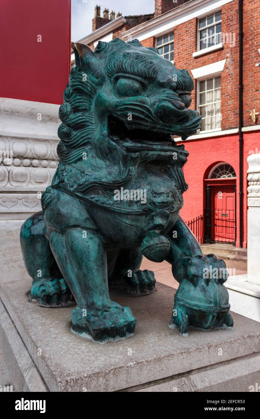 Lion statue, Chinatown, Liverpool Stock Photo - Alamy