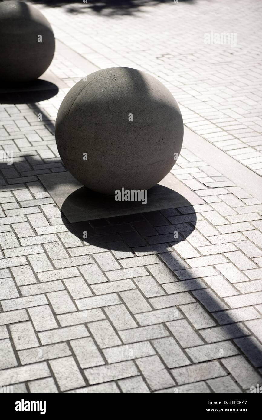 Sphere shadow from above hi-res stock photography and images - Alamy