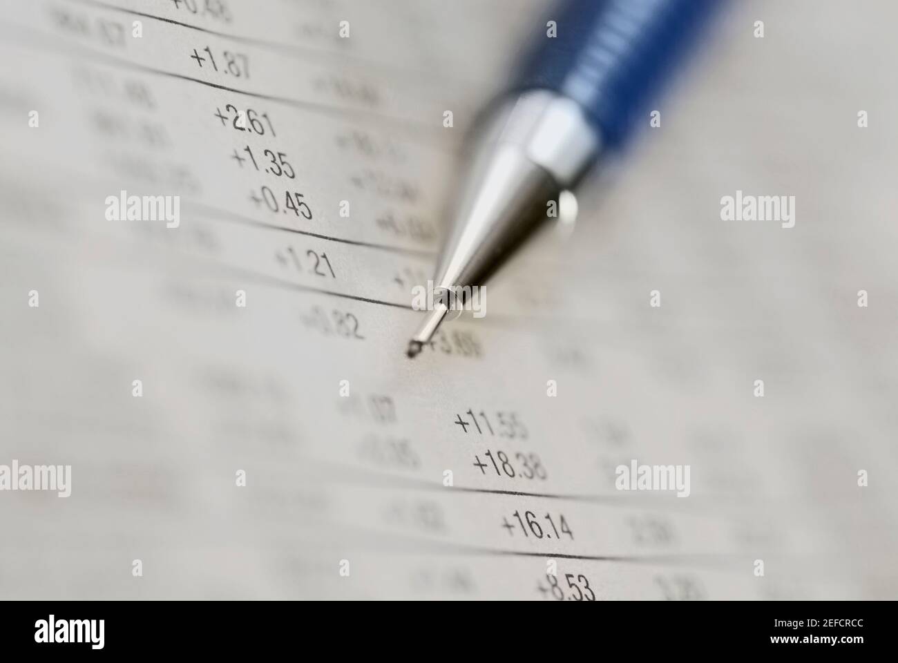Figures data hi-res stock photography and images - Alamy