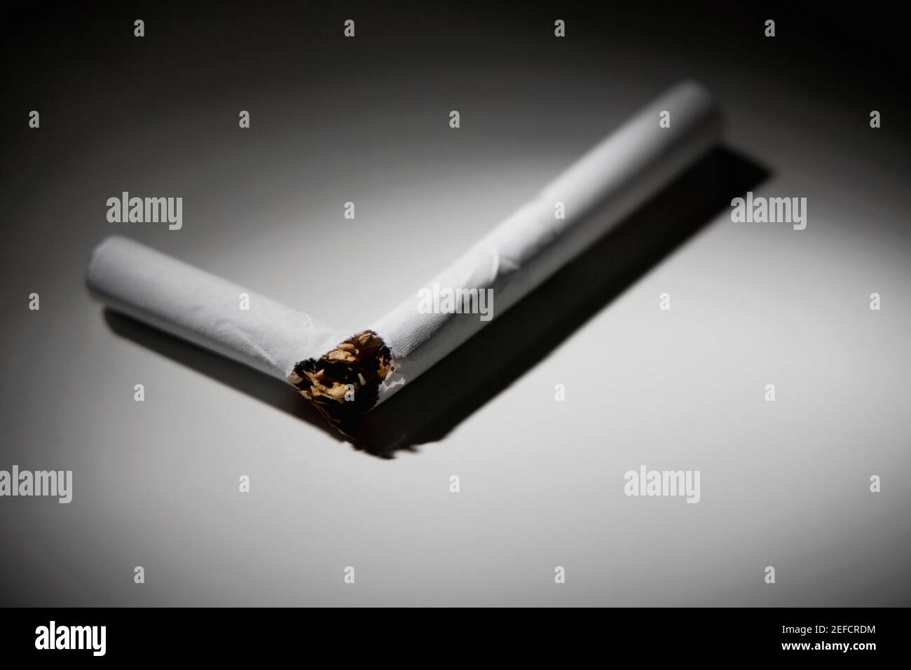 Close up of a broken cigarette Stock Photo - Alamy