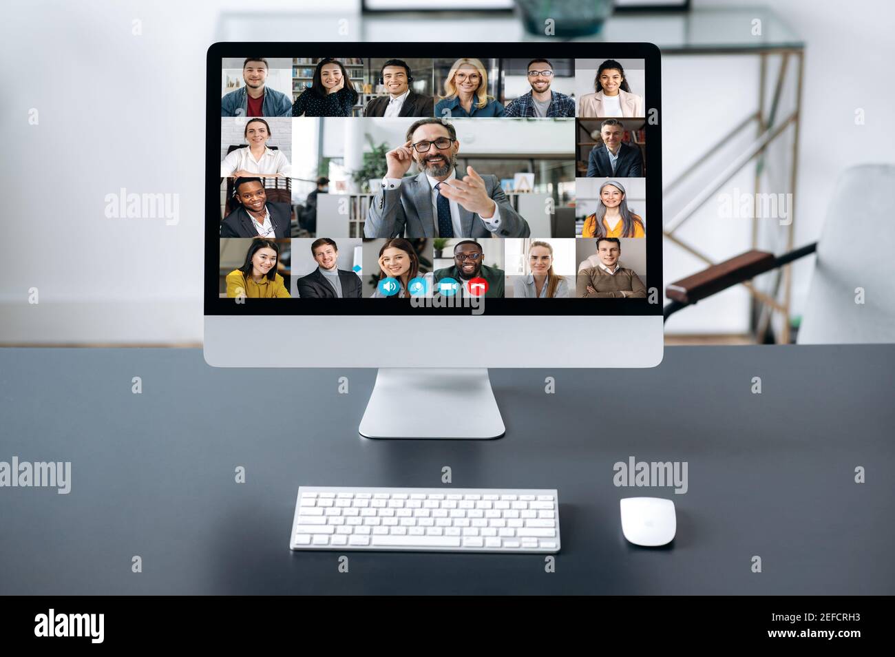 Zoom meeting screen people hi-res stock photography and images - Alamy