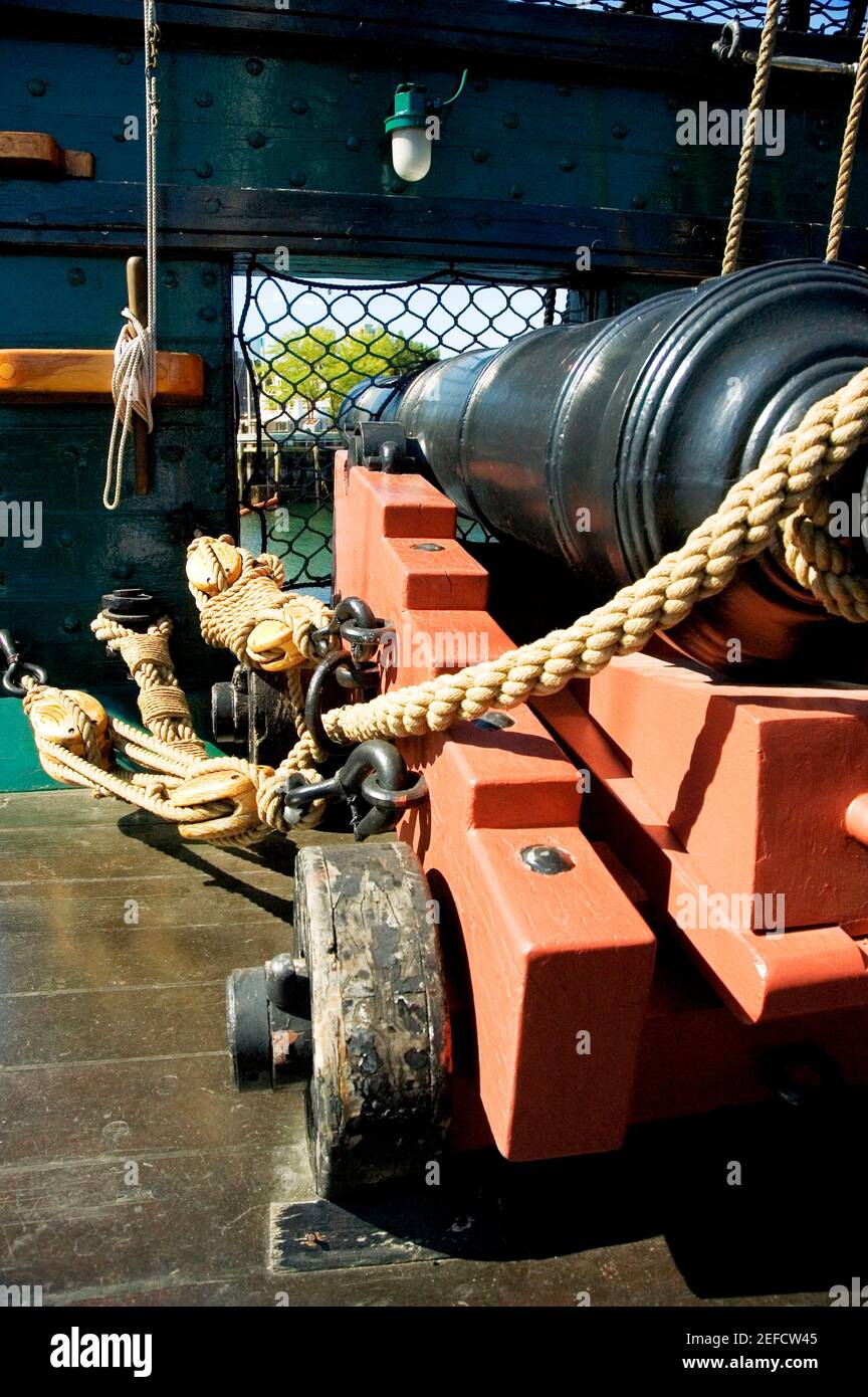 Cannon close hi-res stock photography and images - Alamy