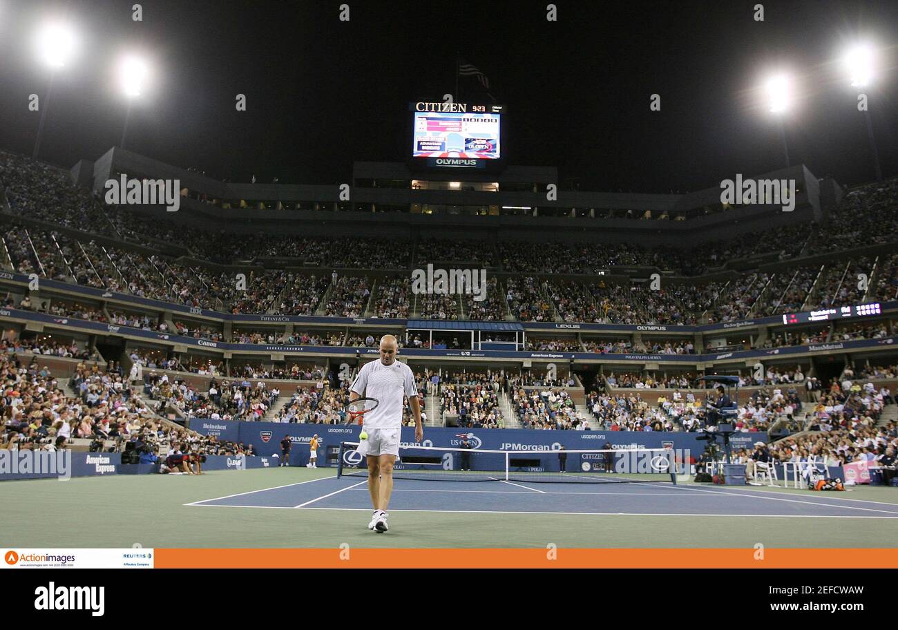 Andre agassi prepares to serve hi-res stock photography and images - Alamy