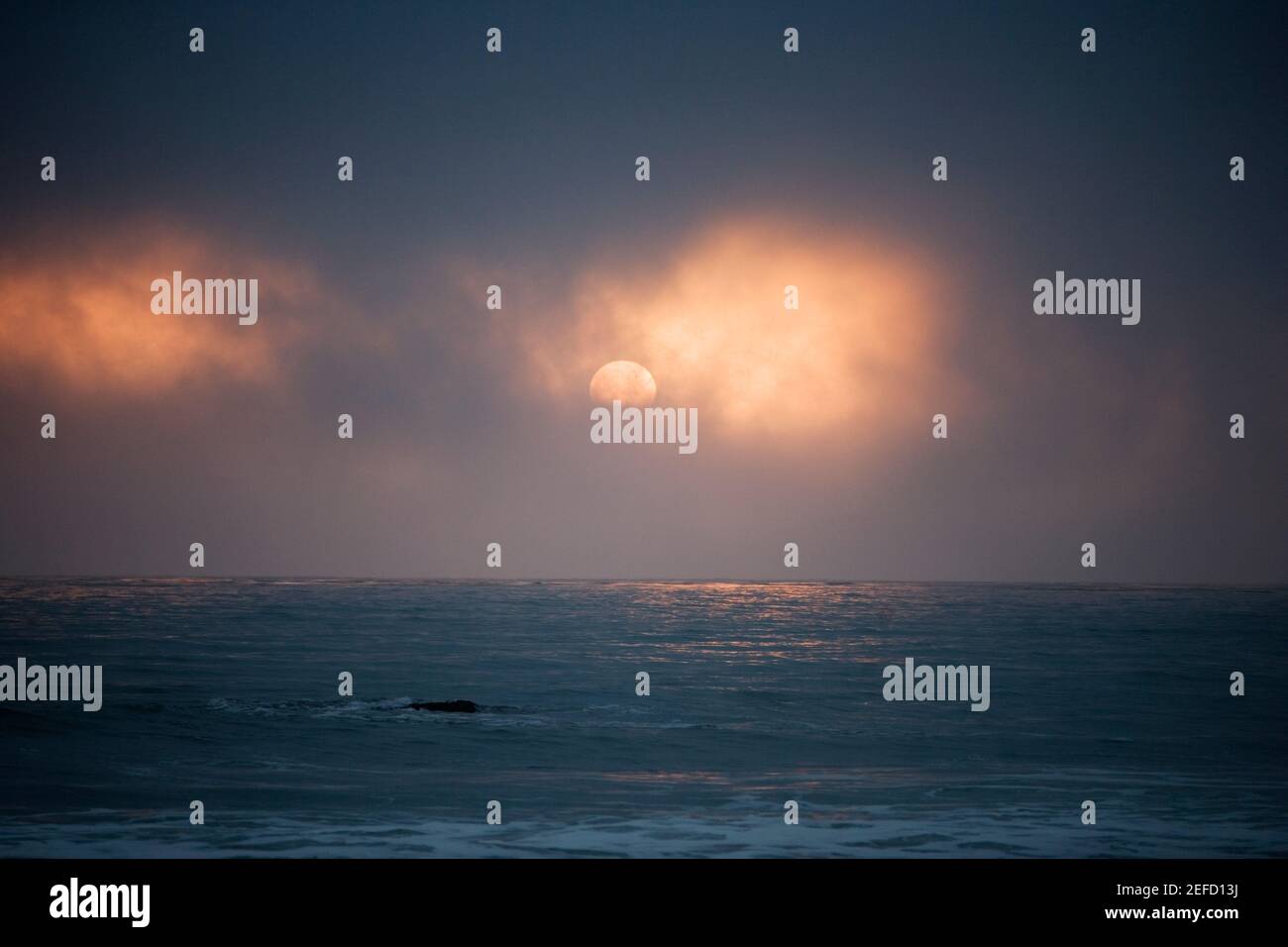 Vastness of the ocean hi-res stock photography and images - Alamy