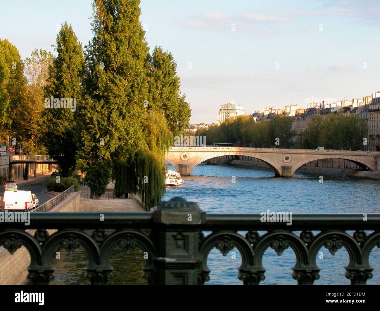 Arch bridge on land hi-res stock photography and images - Alamy