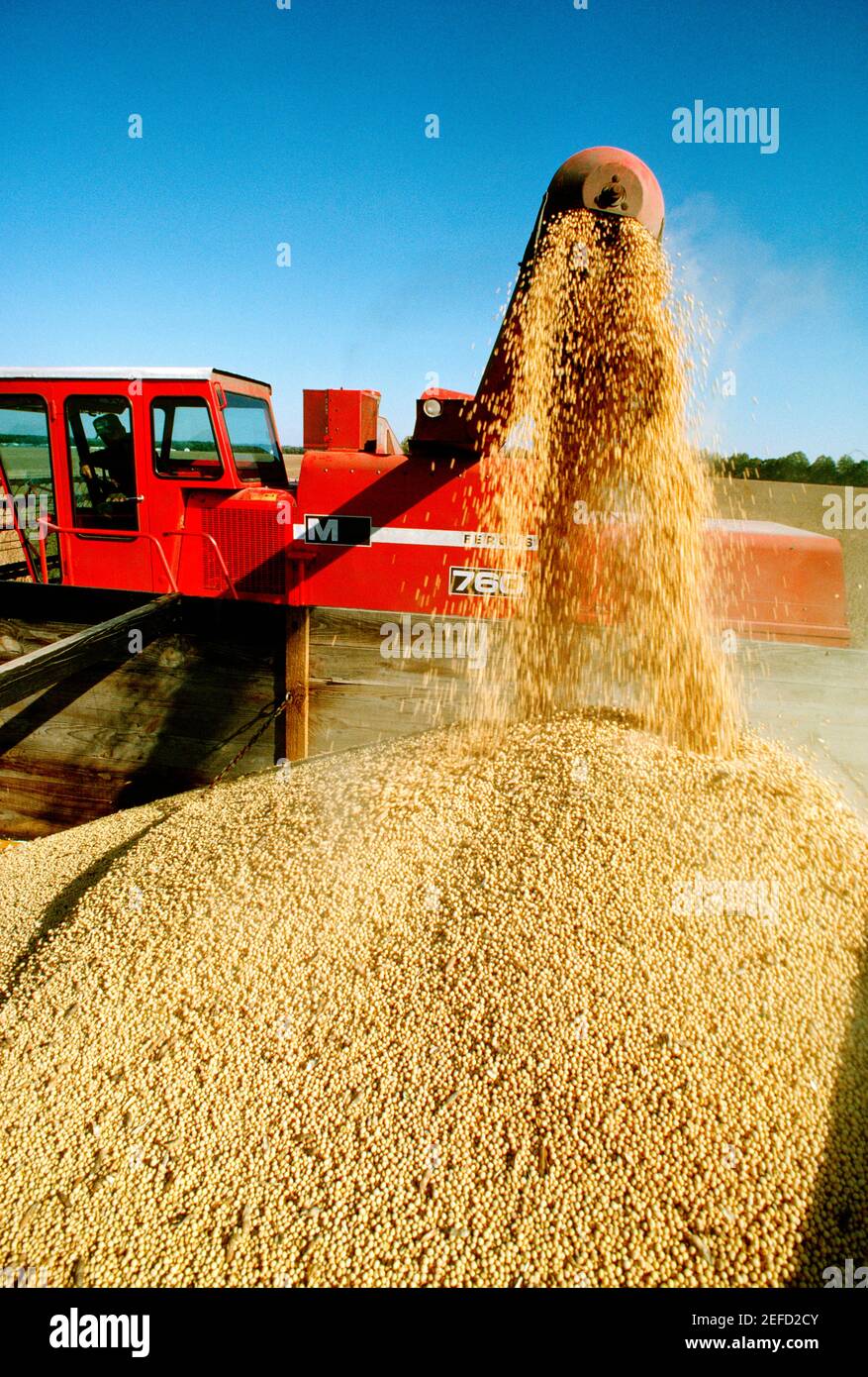 Truck transporting pipe hi-res stock photography and images - Alamy
