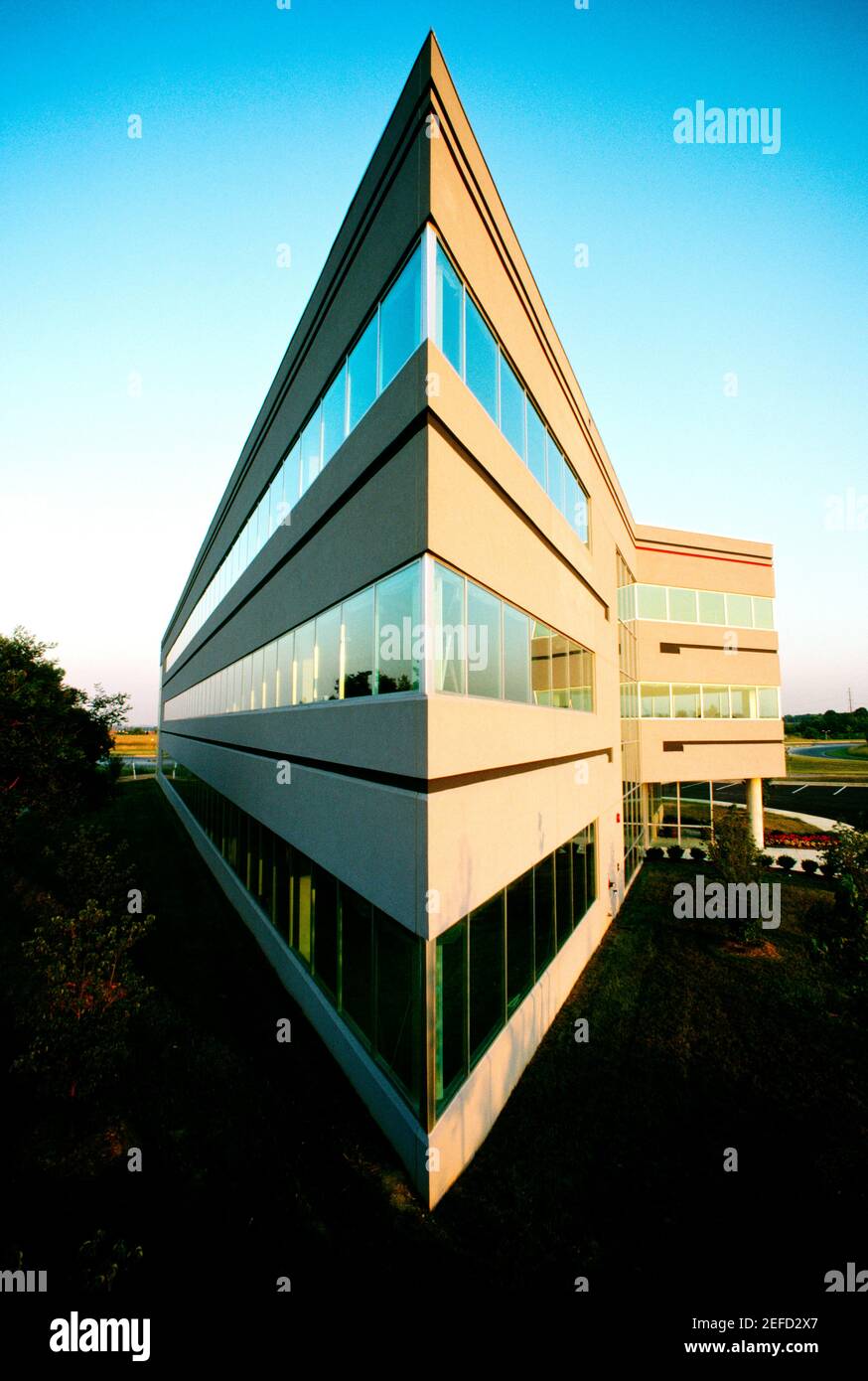 Corner building profile hi-res stock photography and images - Alamy
