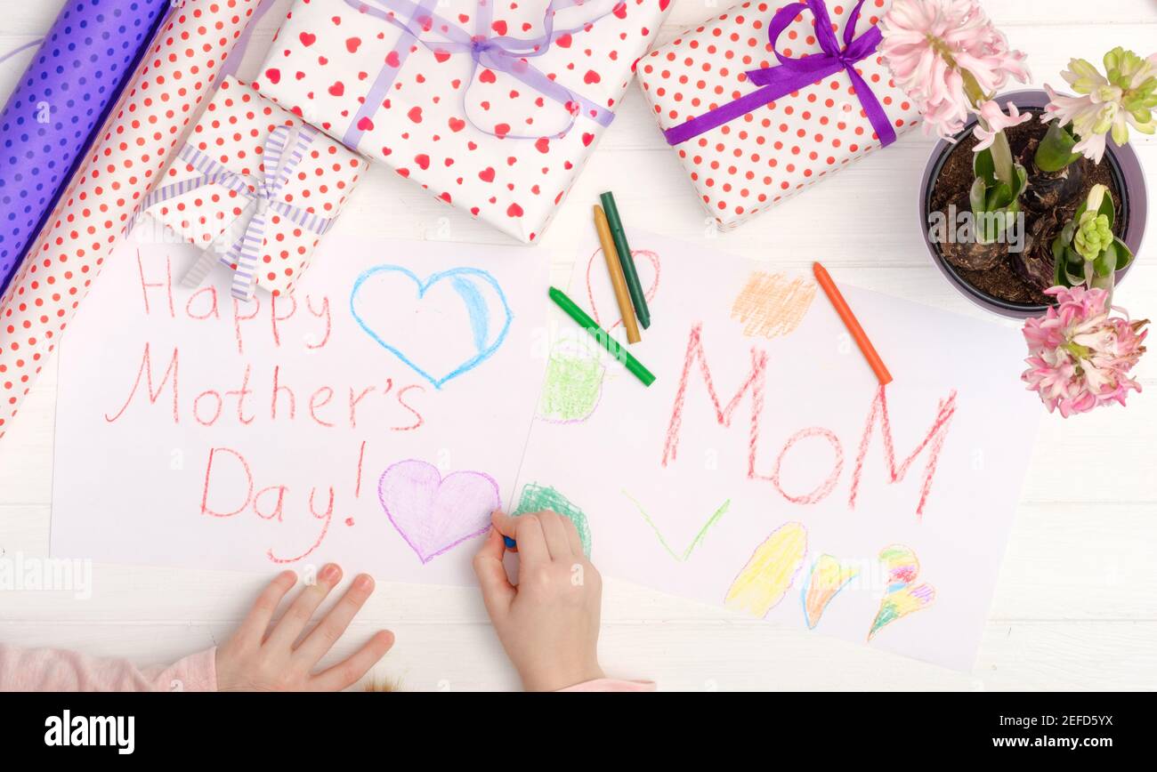 Little girl drawing happy mother's day greeting card with presents on ...