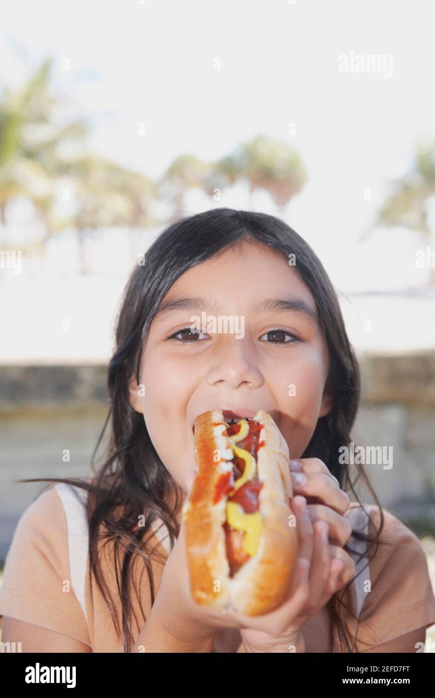 Kid eating hot dog hi-res stock photography and images - Alamy