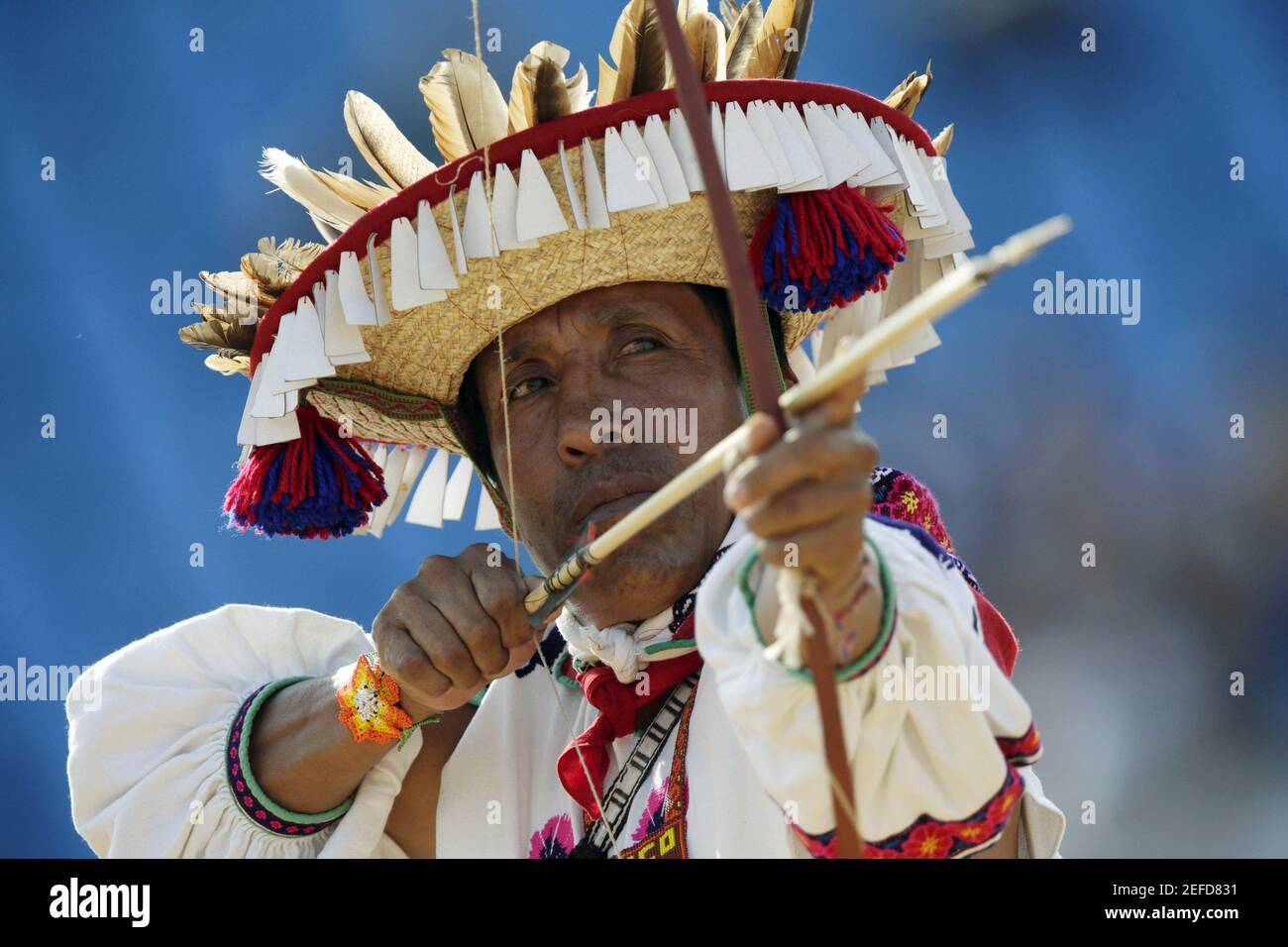 World indigenous games arrow hi-res stock photography and images - Alamy