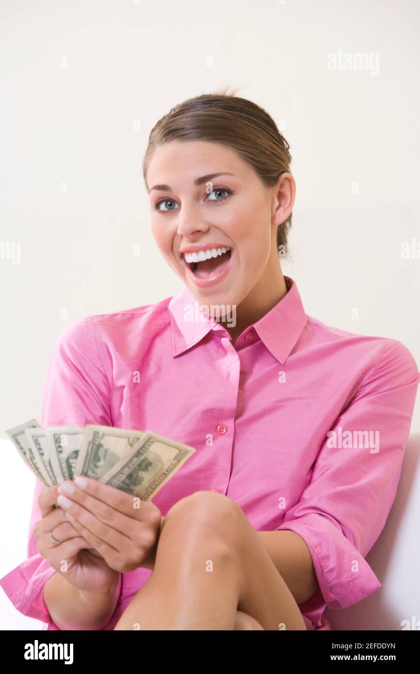 Portrait of a young woman counting American currency Stock Photo - Alamy
