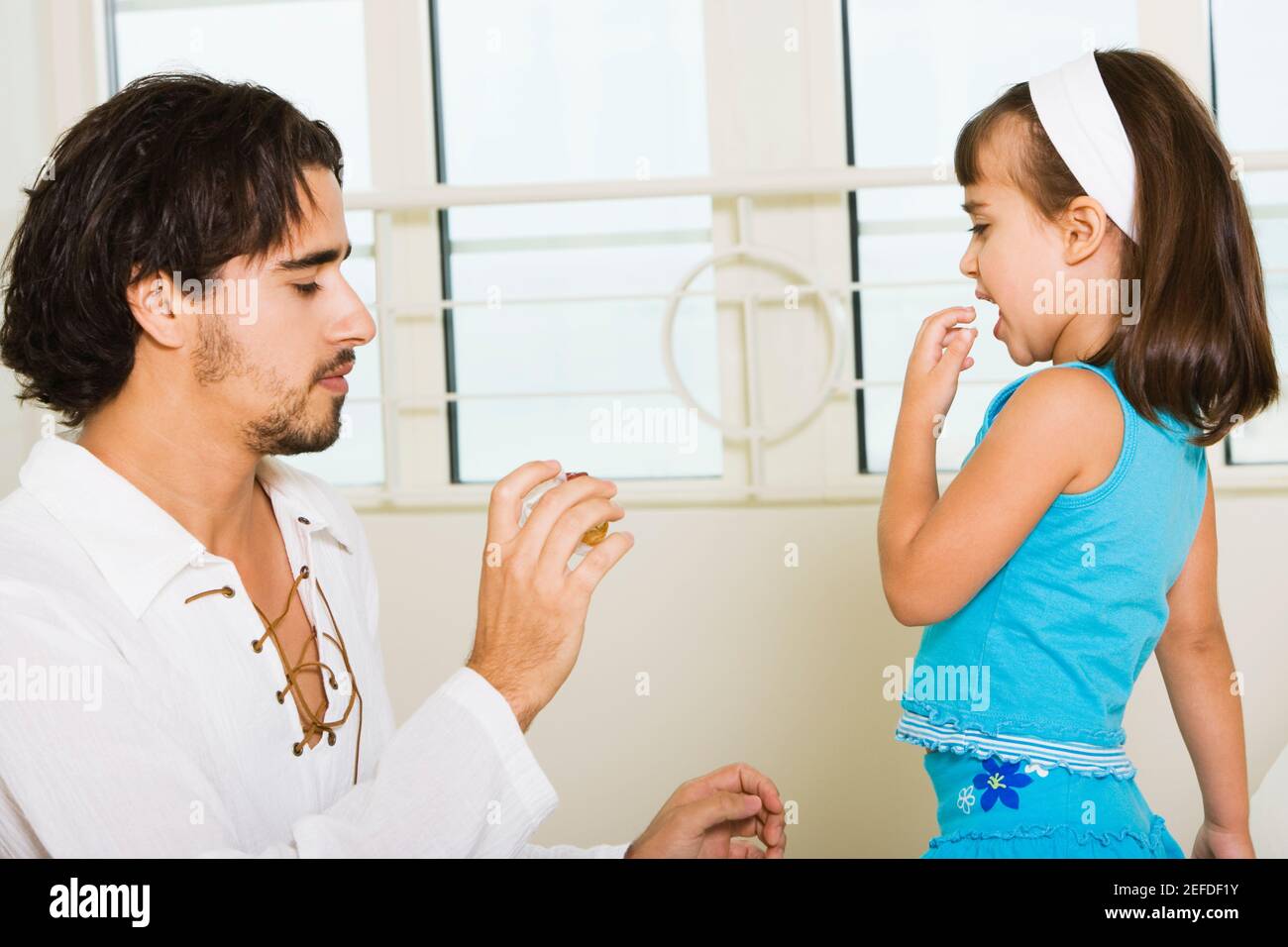Side profile of a father with his daughter Stock Photo - Alamy