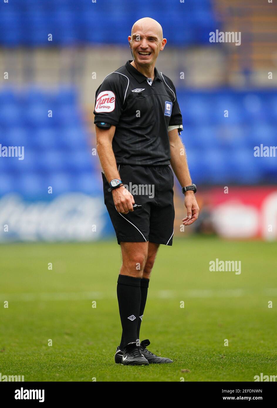 Referee Steve Rushton High Resolution Stock Photography and Images - Alamy