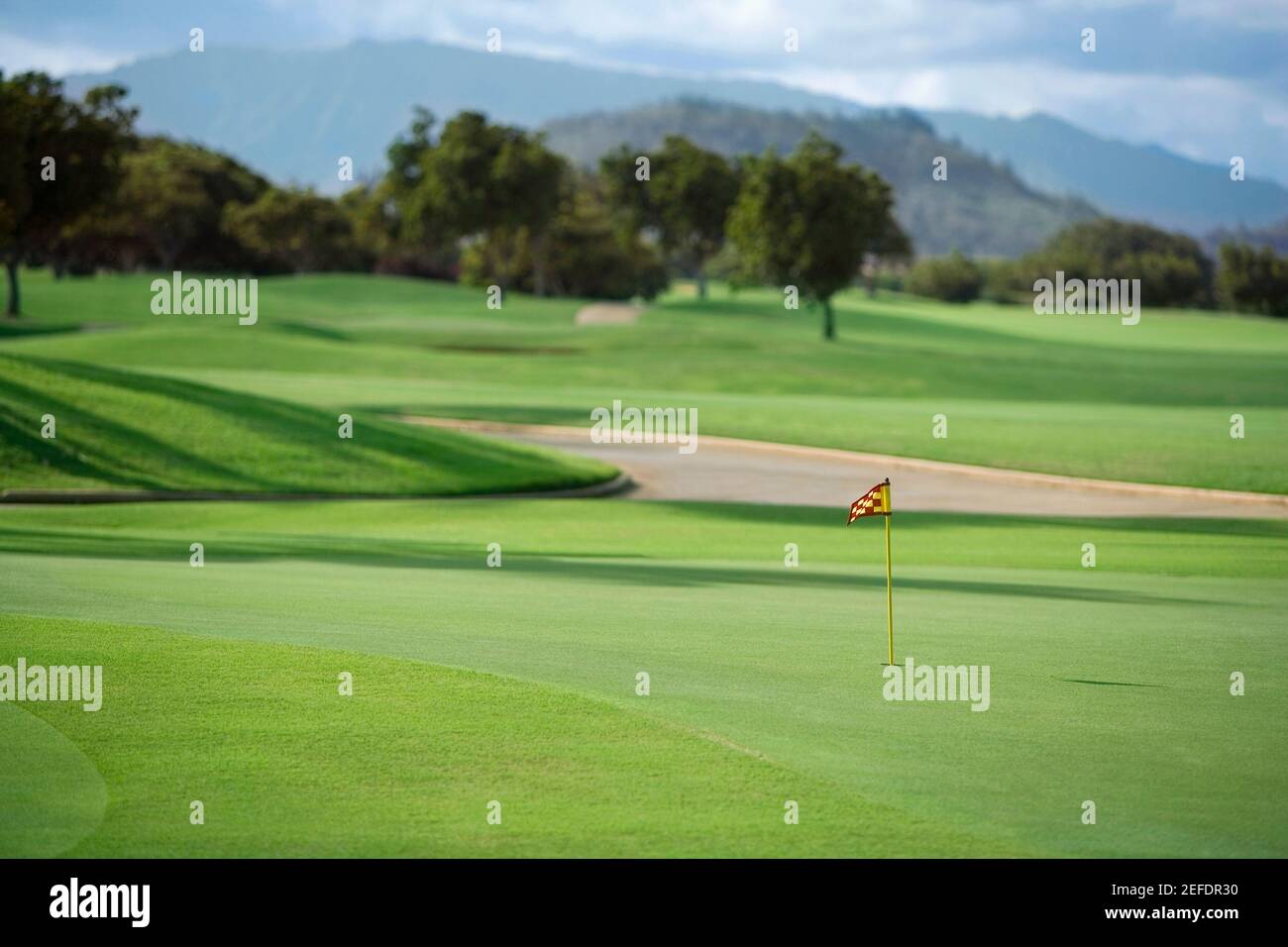 Golf flag on green mountain hi-res stock photography and images - Alamy