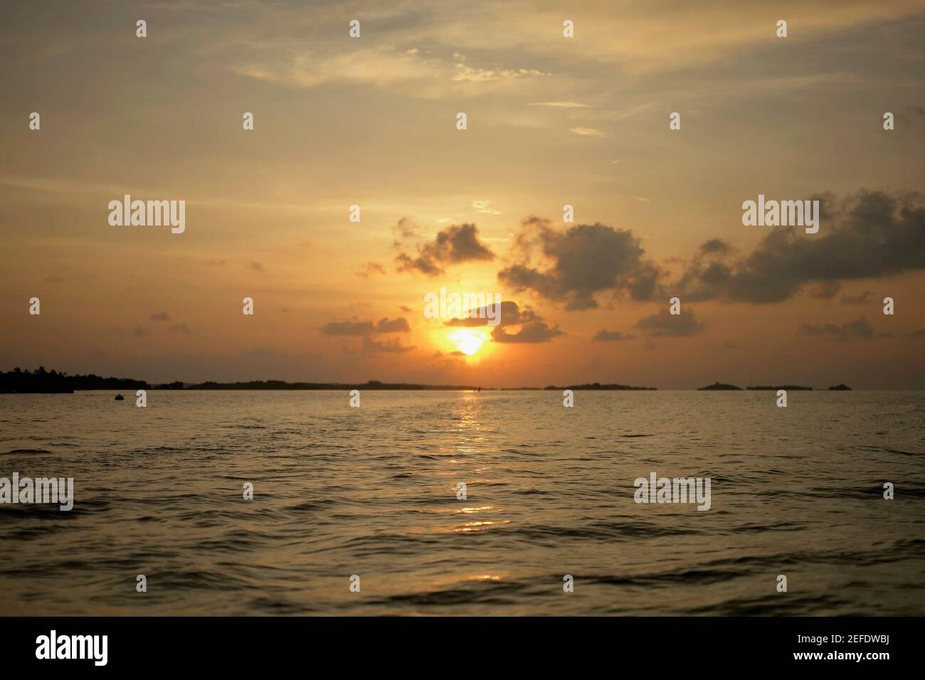 Sunbeam cloud ray sunset beam hi-res stock photography and images - Alamy