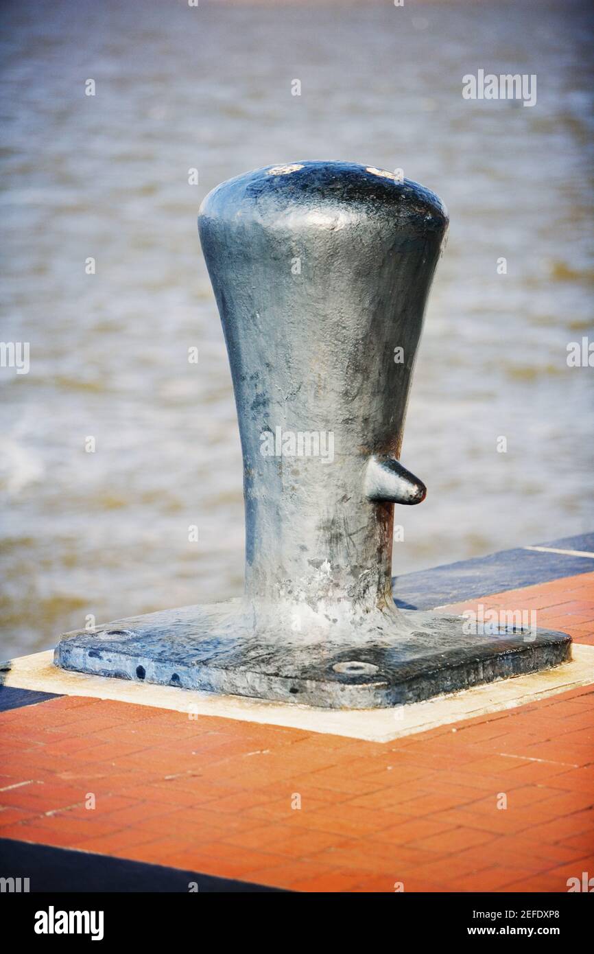 Single bollard hi-res stock photography and images - Alamy