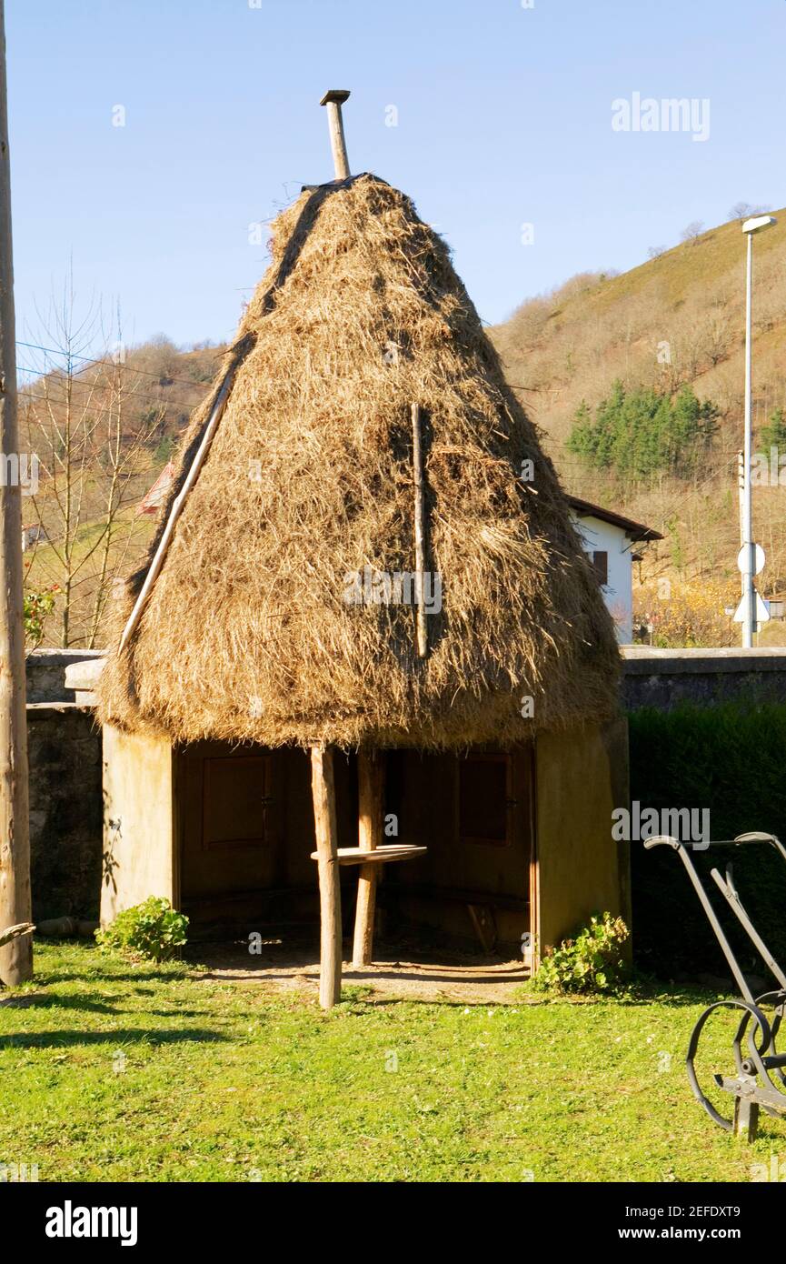 Thatch facade hi-res stock photography and images - Alamy