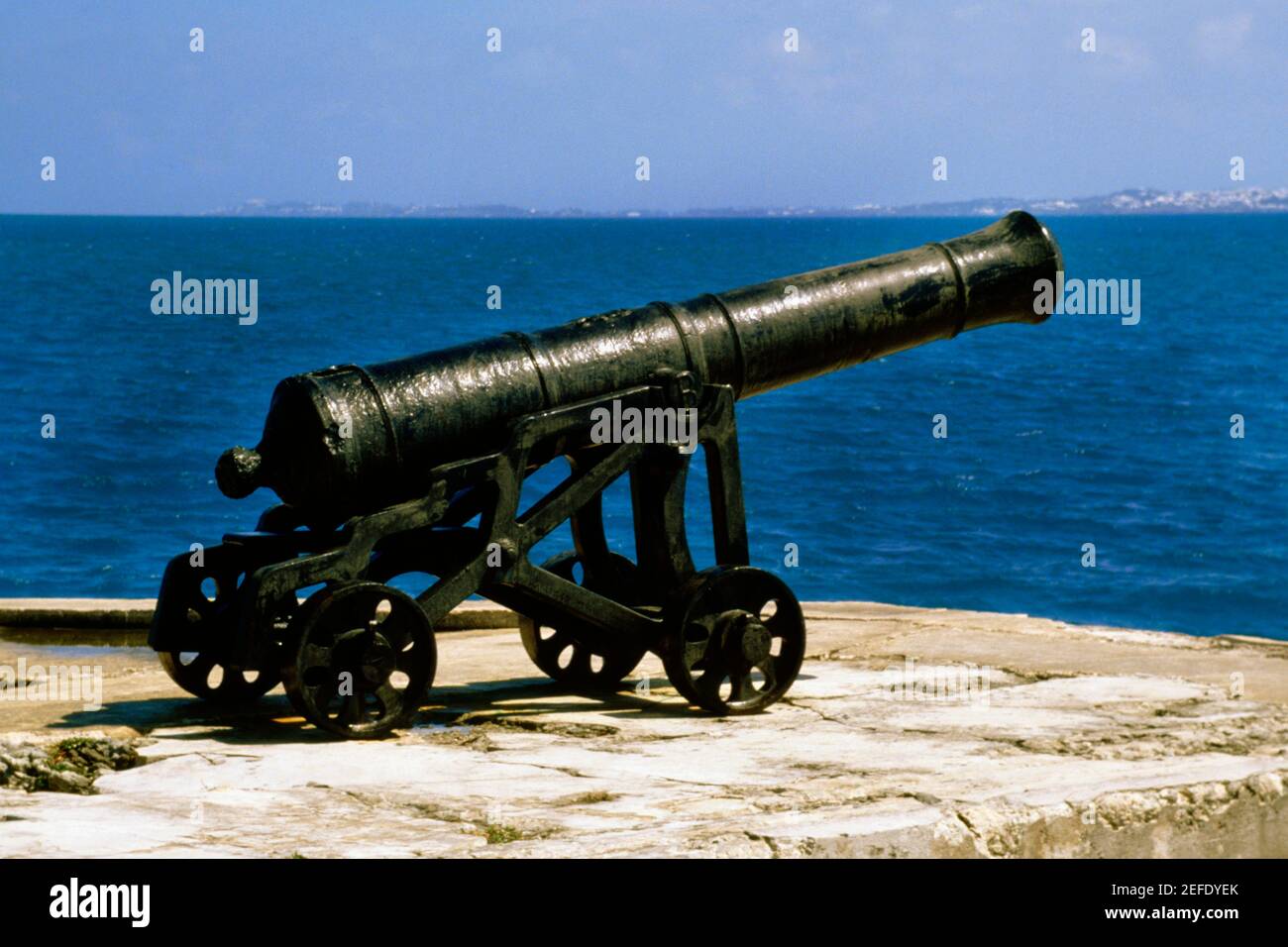 Cannon side view hi-res stock photography and images - Alamy