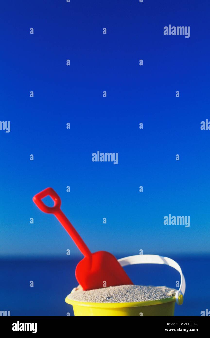 Red bucket full of sand hi-res stock photography and images - Alamy