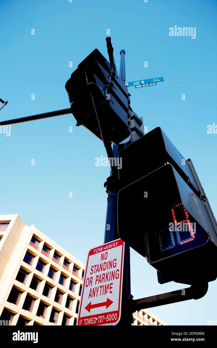 Low angle view of traffic light, Downtown, Washington DC, USA Stock ...