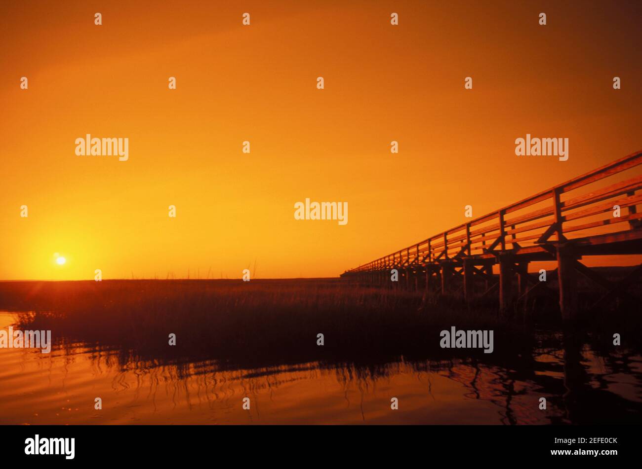 Land footbridge hi-res stock photography and images - Alamy