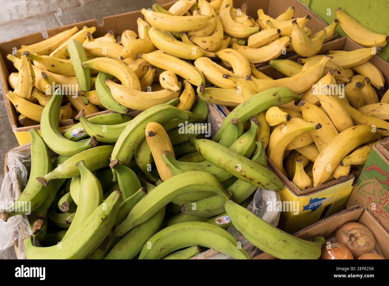 Banana boxes hi-res stock photography and images - Alamy