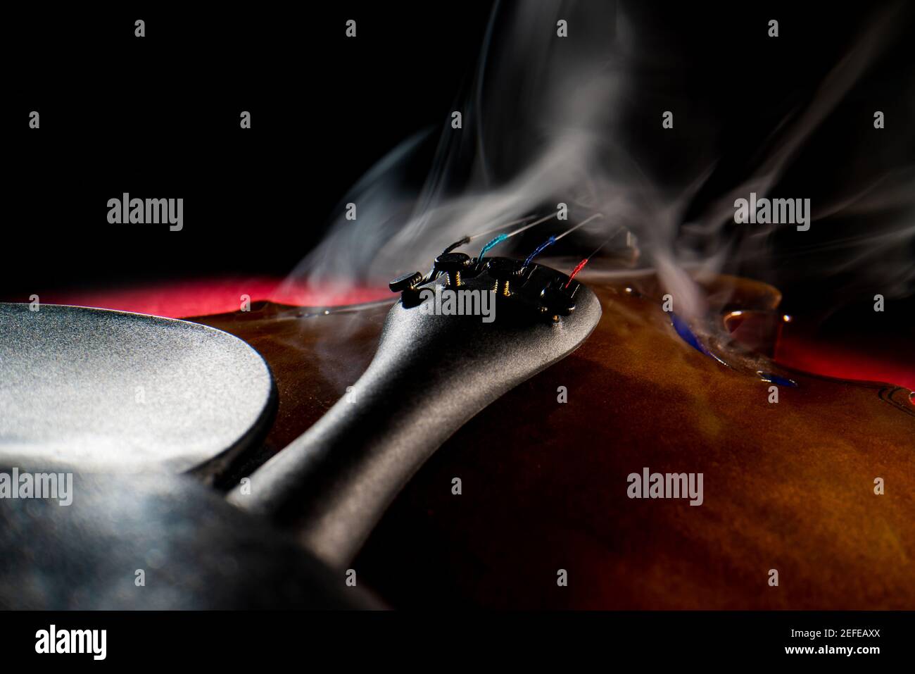 Smoky dramatic violin close up shallow depth of field Stock Photo - Alamy