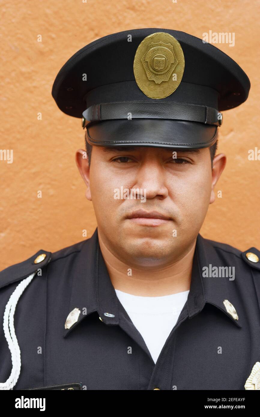 Portrait of a police officer Stock Photo - Alamy