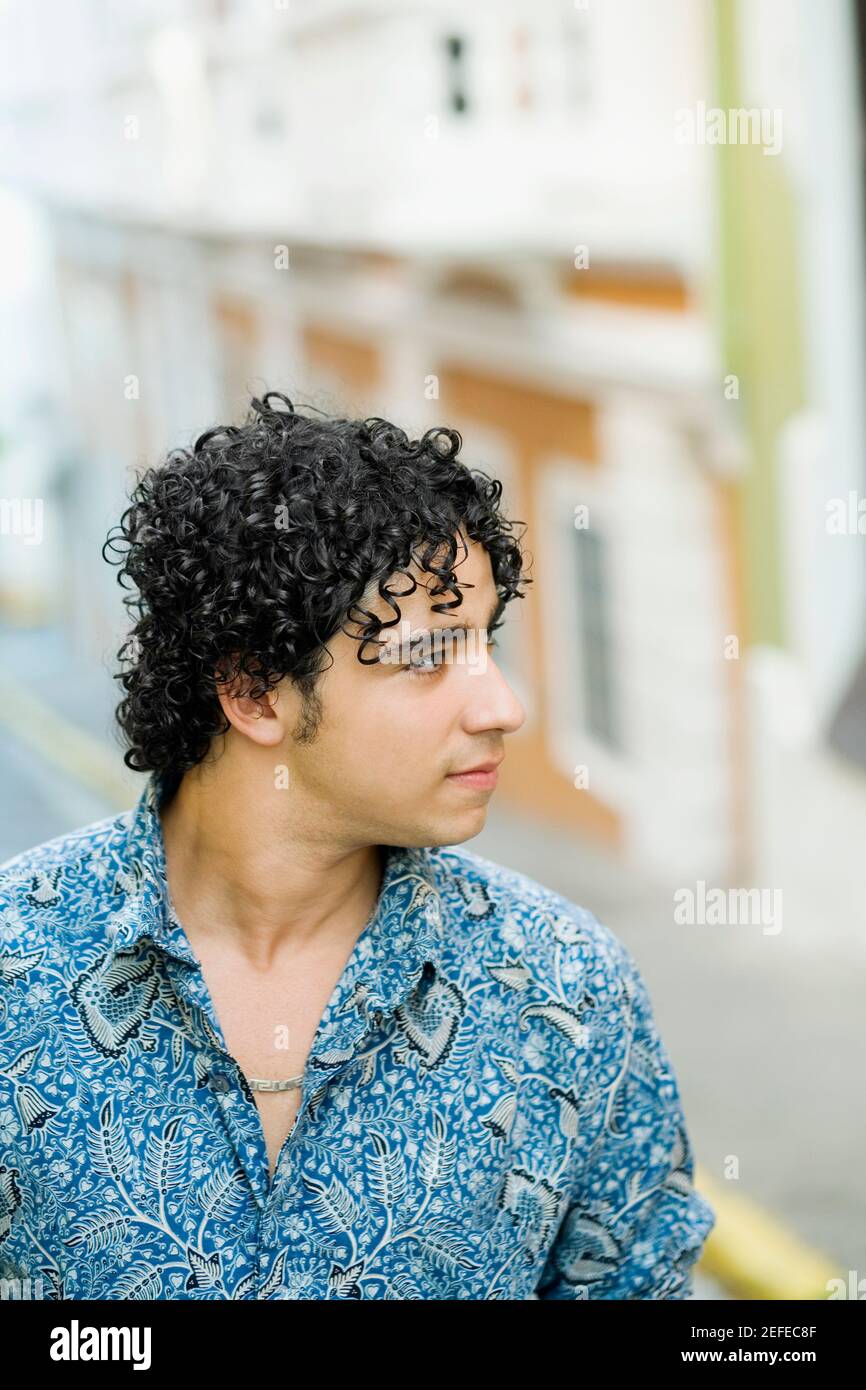 Man looking sideways hi-res stock photography and images - Alamy