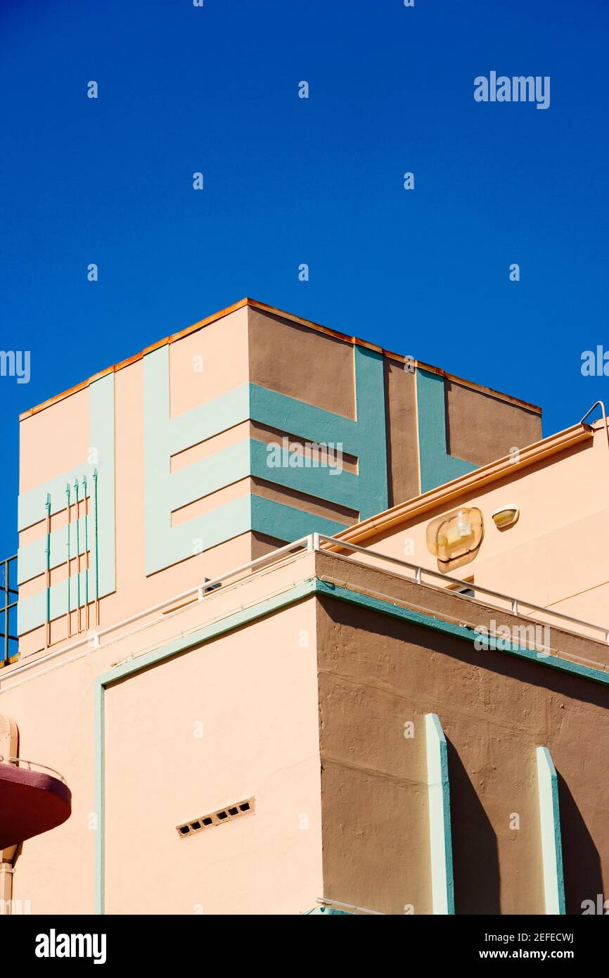 Top corner of building hi-res stock photography and images - Alamy