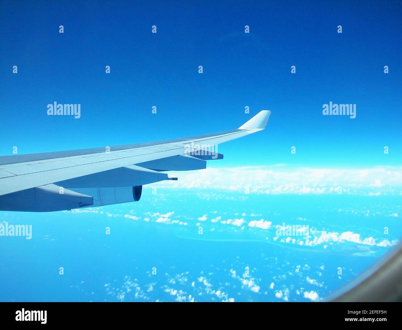 Airplane in flight Stock Photo - Alamy