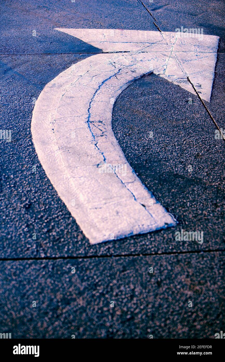 Arrow close hi-res stock photography and images - Alamy