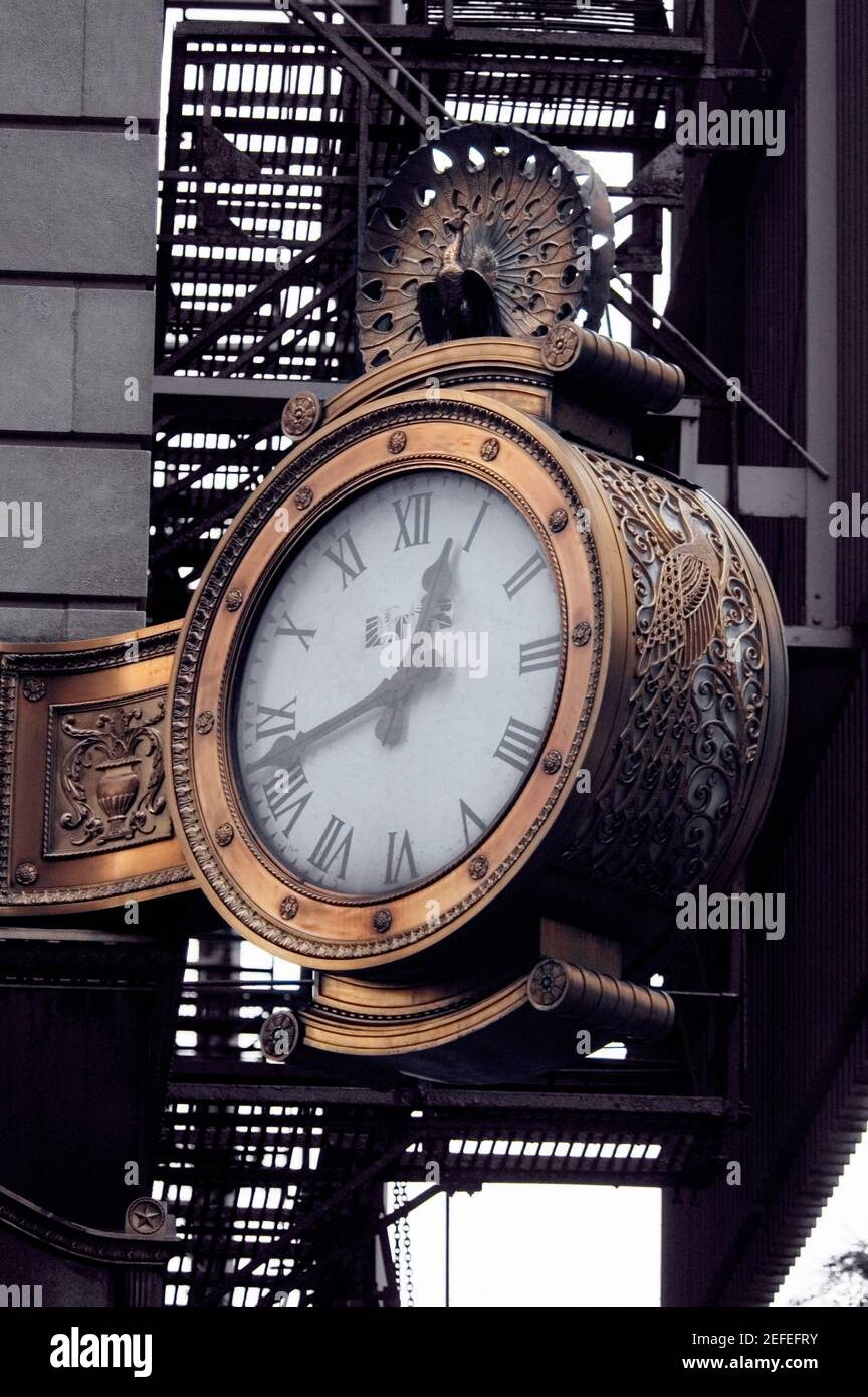 Chicago clock hi-res stock photography and images - Alamy